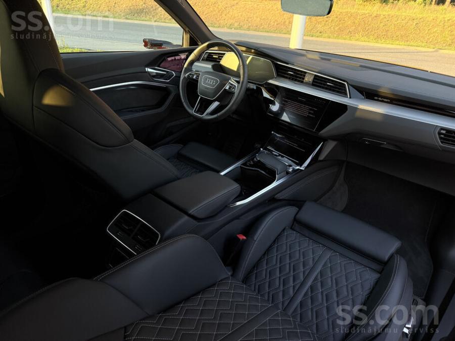 Sarkans Audi E-Tron 2022 Rīga, ar dzinēja tilpumu 0.00 L un nobraukumu 12 tūkst. km par 43750 €, foto 16 vietnē AUTOMOTO.COM.LV