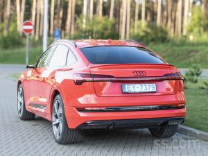 Sarkans Audi E-Tron 2022 Rīga, ar dzinēja tilpumu 0.00 L un nobraukumu 12 tūkst. km par 43750 €, foto 32 vietnē AUTOMOTO.COM.LV