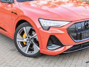 Sarkans Audi E-Tron 2022 Rīga, ar dzinēja tilpumu 0.00 L un nobraukumu 12 tūkst. km par 43750 €, foto 33 vietnē AUTOMOTO.COM.LV