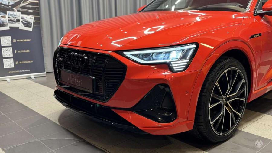 Red Audi E-Tron 2020 in Riga, with an engine capacity of 0.00 L and mileage of 78 thousand km for 30990 €, photo 8 on AUTOMOTO.COM.LV
