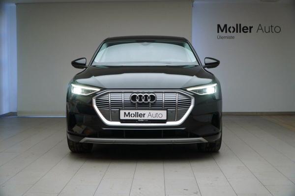 Audi E-Tron 2022 Peetri, ar dzinēja tilpumu 0.10 L un nobraukumu 33 tūkst. km par 33350 €, foto 2 vietnē AUTOMOTO.COM.LV