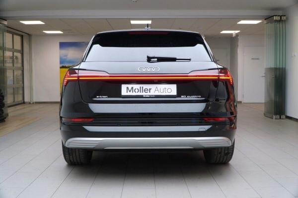 Audi E-Tron 2022 Peetri, ar dzinēja tilpumu 0.10 L un nobraukumu 33 tūkst. km par 33350 €, foto 5 vietnē AUTOMOTO.COM.LV
