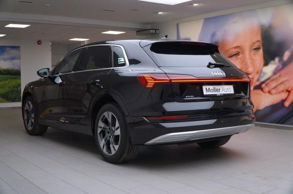 Audi E-Tron 2022 Peetri, ar dzinēja tilpumu 0.10 L un nobraukumu 33 tūkst. km par 33350 €, foto 6 vietnē AUTOMOTO.COM.LV