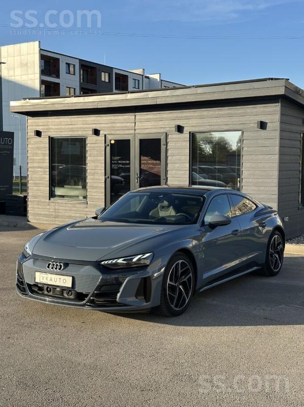 Audi E-Tron 2022 Jelgava, ar dzinēja tilpumu 0.00 L un nobraukumu 62 tūkst. km par 49900 €, foto 1 vietnē AUTOMOTO.COM.LV