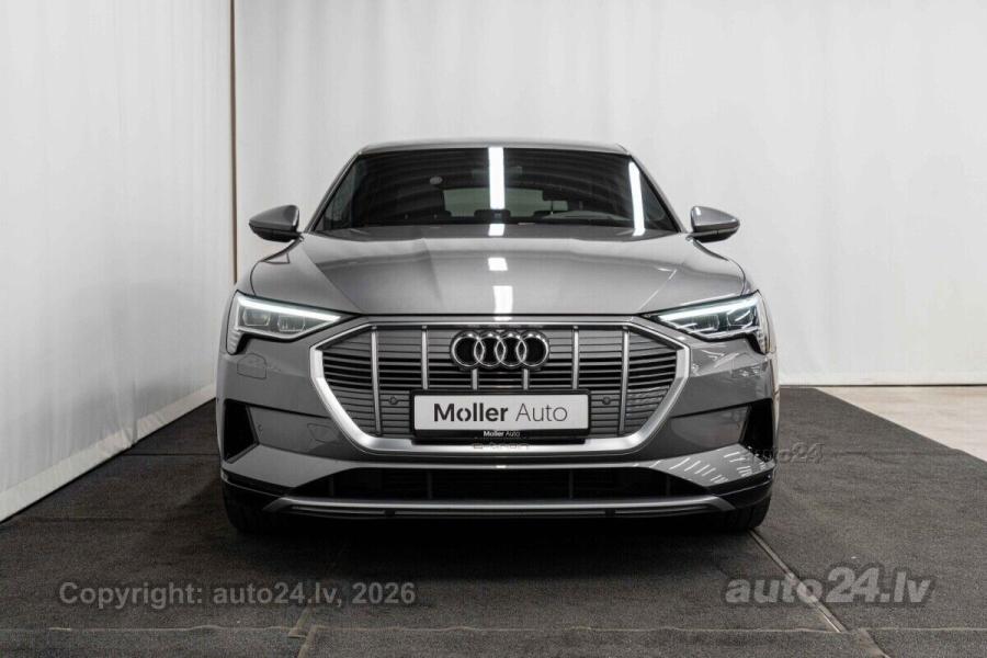 Audi E-Tron 2022 Tallina, ar dzinēja tilpumu 0.00 L un nobraukumu 42 tūkst. km par 32900 €, foto 3 vietnē AUTOMOTO.COM.LV