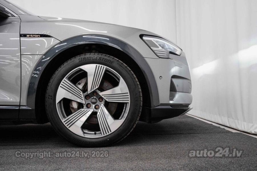 Audi E-Tron 2022 Tallina, ar dzinēja tilpumu 0.00 L un nobraukumu 42 tūkst. km par 32900 €, foto 17 vietnē AUTOMOTO.COM.LV