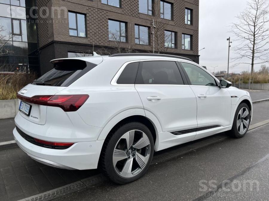 White Audi E-Tron 2019 in Riga, with an engine capacity of 0.00 L and mileage of 135 thousand km for 26900 €, photo 1 on AUTOMOTO.COM.LV