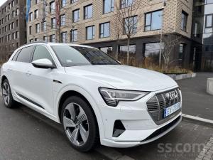 White Audi E-Tron 2019 in Riga, with an engine capacity of 0.00 L and mileage of 135 thousand km for 26900 €, photo 3 on AUTOMOTO.COM.LV