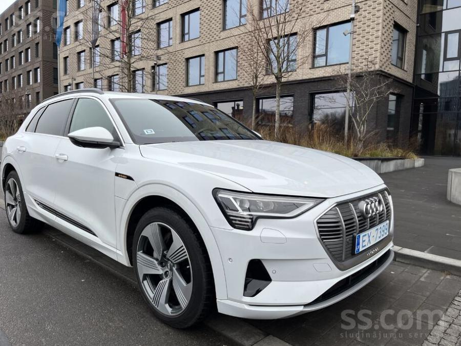 White Audi E-Tron 2019 in Riga, with an engine capacity of 0.00 L and mileage of 135 thousand km for 26900 €, photo 3 on AUTOMOTO.COM.LV