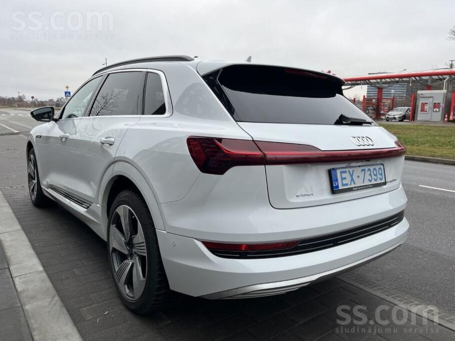 White Audi E-Tron 2019 in Riga, with an engine capacity of 0.00 L and mileage of 135 thousand km for 26900 €, photo 5 on AUTOMOTO.COM.LV