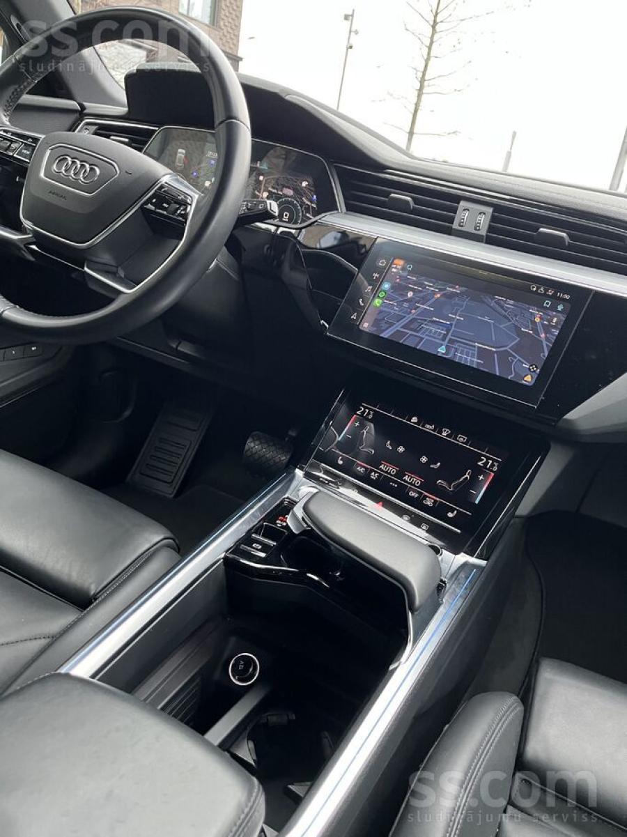 White Audi E-Tron 2019 in Riga, with an engine capacity of 0.00 L and mileage of 135 thousand km for 26900 €, photo 7 on AUTOMOTO.COM.LV