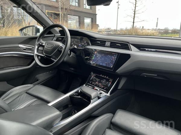 Белый Ауди E-Tron 2019 в Рига, объемом двигателя 0.00 л и пробегом 135 тыс. км за 26900 €, фото 7 на AUTOMOTO.COM.LV