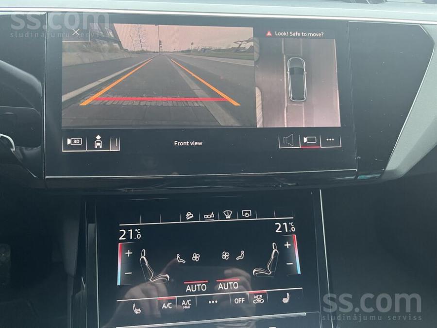 White Audi E-Tron 2019 in Riga, with an engine capacity of 0.00 L and mileage of 135 thousand km for 26900 €, photo 11 on AUTOMOTO.COM.LV