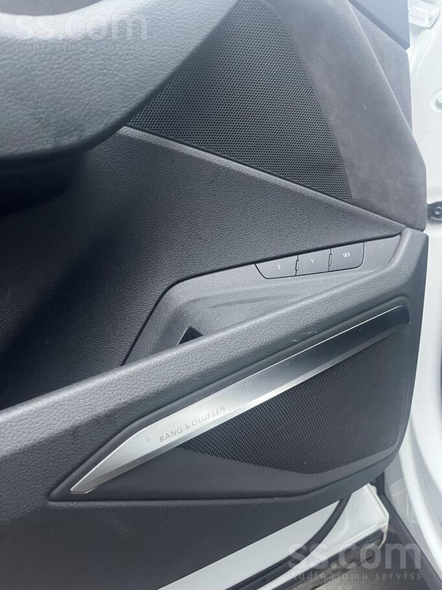White Audi E-Tron 2019 in Riga, with an engine capacity of 0.00 L and mileage of 135 thousand km for 26900 €, photo 16 on AUTOMOTO.COM.LV