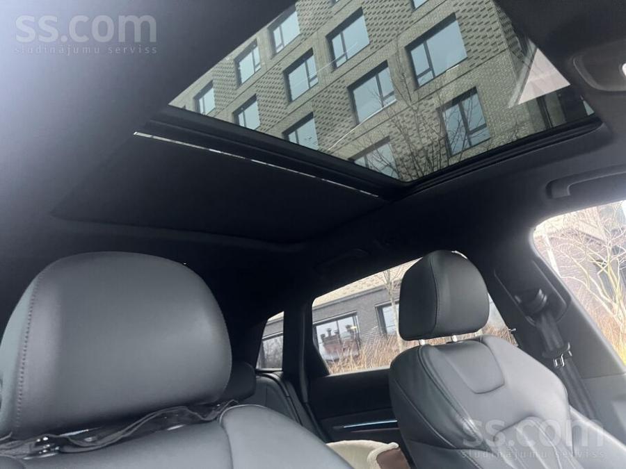 White Audi E-Tron 2019 in Riga, with an engine capacity of 0.00 L and mileage of 135 thousand km for 26900 €, photo 17 on AUTOMOTO.COM.LV