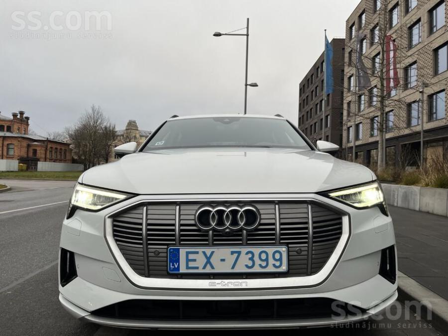 White Audi E-Tron 2019 in Riga, with an engine capacity of 0.00 L and mileage of 135 thousand km for 26900 €, photo 21 on AUTOMOTO.COM.LV