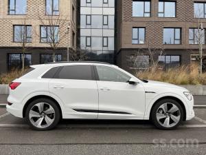 White Audi E-Tron 2019 in Riga, with an engine capacity of 0.00 L and mileage of 135 thousand km for 26900 €, photo 23 on AUTOMOTO.COM.LV