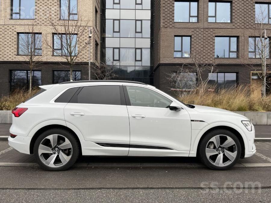 White Audi E-Tron 2019 in Riga, with an engine capacity of 0.00 L and mileage of 135 thousand km for 26900 €, photo 23 on AUTOMOTO.COM.LV