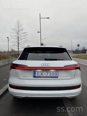 White Audi E-Tron 2019 in Riga, with an engine capacity of 0.00 L and mileage of 135 thousand km for 26900 €, photo 24 on AUTOMOTO.COM.LV