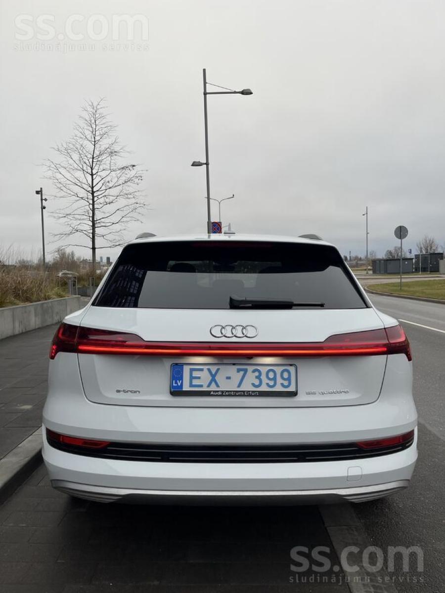 White Audi E-Tron 2019 in Riga, with an engine capacity of 0.00 L and mileage of 135 thousand km for 26900 €, photo 24 on AUTOMOTO.COM.LV