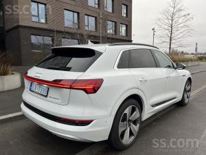 White Audi E-Tron 2019 in Riga, with an engine capacity of 0.00 L and mileage of 135 thousand km for 26900 €, photo 25 on AUTOMOTO.COM.LV