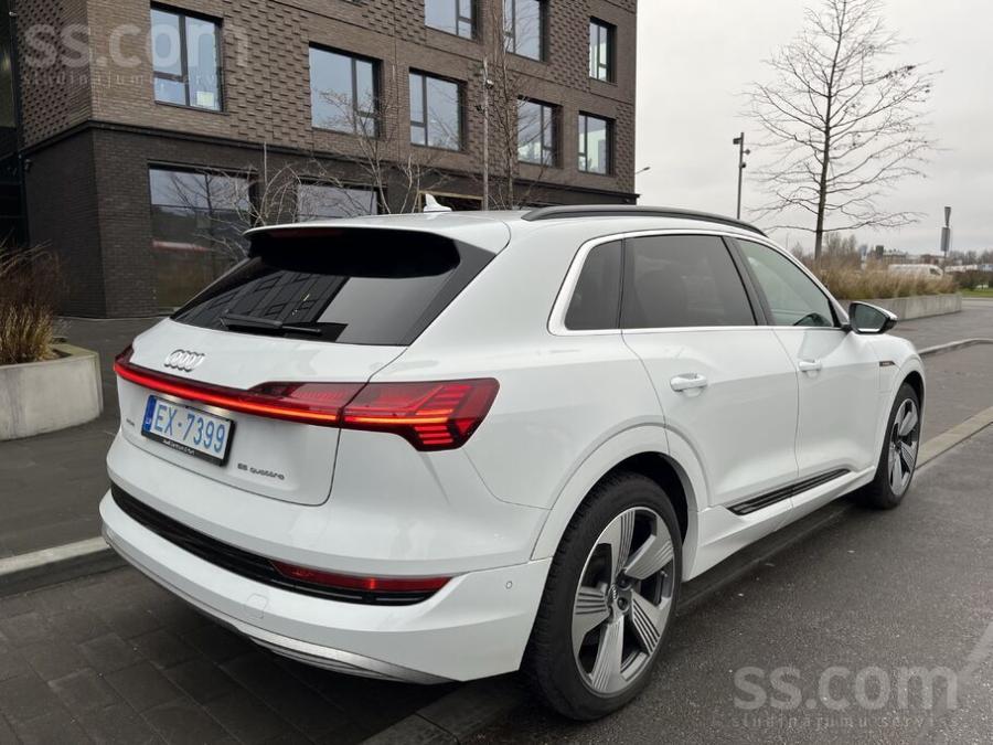 White Audi E-Tron 2019 in Riga, with an engine capacity of 0.00 L and mileage of 135 thousand km for 26900 €, photo 25 on AUTOMOTO.COM.LV