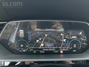 White Audi E-Tron 2019 in Riga, with an engine capacity of 0.00 L and mileage of 135 thousand km for 26900 €, photo 26 on AUTOMOTO.COM.LV