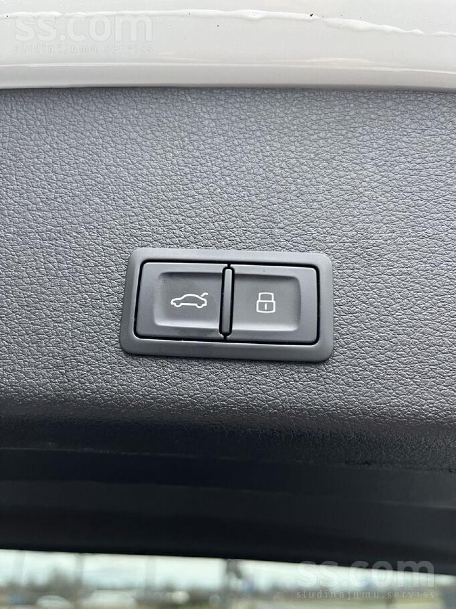 White Audi E-Tron 2019 in Riga, with an engine capacity of 0.00 L and mileage of 135 thousand km for 26900 €, photo 27 on AUTOMOTO.COM.LV