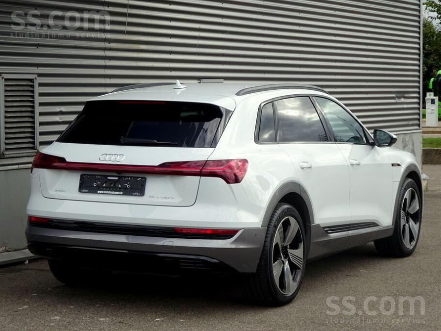 White Audi E-Tron 2019 in Riga, with an engine capacity of 0.00 L and mileage of 98 thousand km for 25500 €, photo 3 on AUTOMOTO.COM.LV