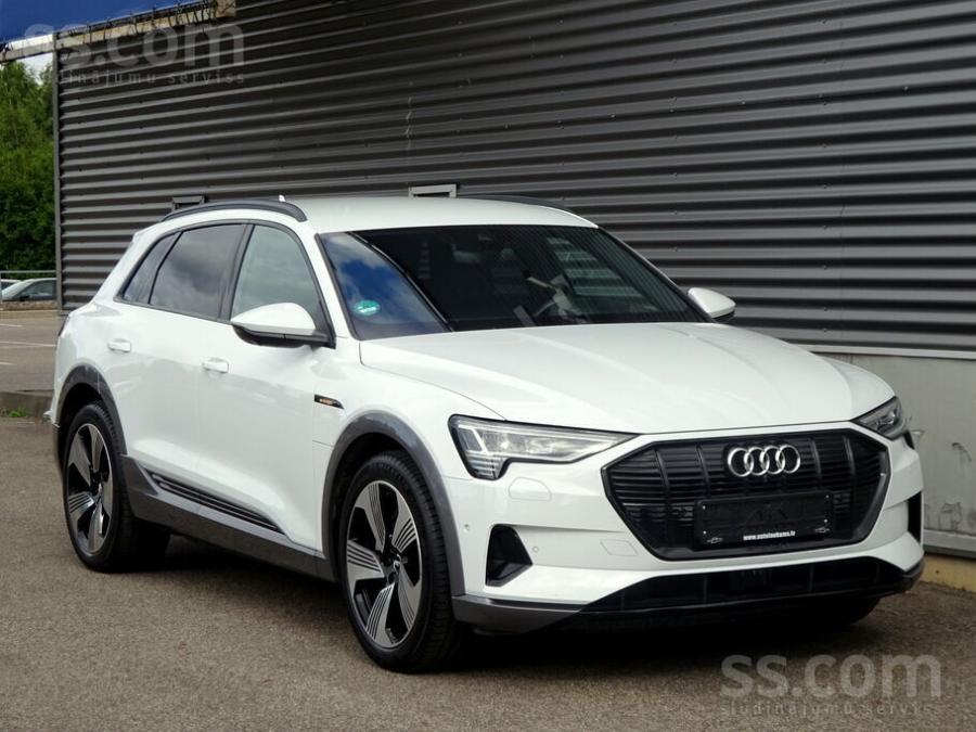 White Audi E-Tron 2019 in Riga, with an engine capacity of 0.00 L and mileage of 98 thousand km for 25500 €, photo 4 on AUTOMOTO.COM.LV