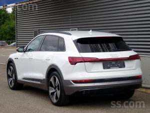 White Audi E-Tron 2019 in Riga, with an engine capacity of 0.00 L and mileage of 98 thousand km for 25500 €, photo 5 on AUTOMOTO.COM.LV