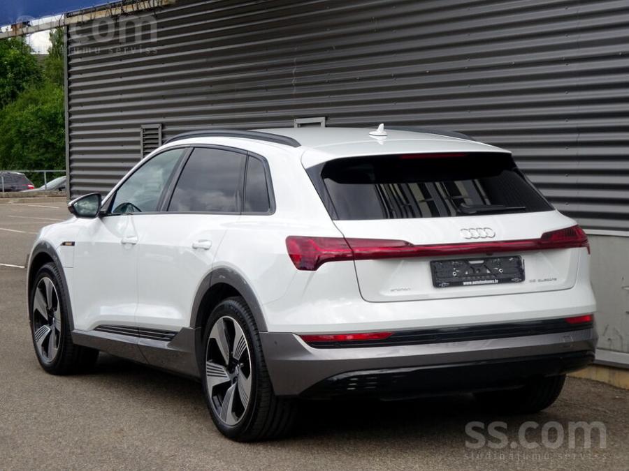 White Audi E-Tron 2019 in Riga, with an engine capacity of 0.00 L and mileage of 98 thousand km for 25500 €, photo 5 on AUTOMOTO.COM.LV