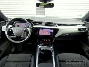 White Audi E-Tron 2019 in Riga, with an engine capacity of 0.00 L and mileage of 98 thousand km for 25500 €, photo 6 on AUTOMOTO.COM.LV