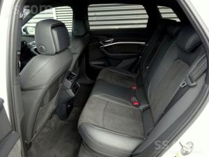 White Audi E-Tron 2019 in Riga, with an engine capacity of 0.00 L and mileage of 98 thousand km for 25500 €, photo 8 on AUTOMOTO.COM.LV