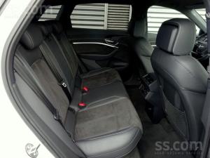 White Audi E-Tron 2019 in Riga, with an engine capacity of 0.00 L and mileage of 98 thousand km for 25500 €, photo 10 on AUTOMOTO.COM.LV