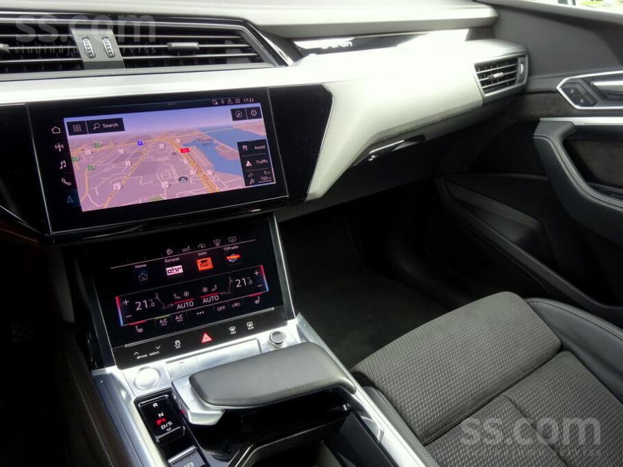 White Audi E-Tron 2019 in Riga, with an engine capacity of 0.00 L and mileage of 98 thousand km for 25500 €, photo 11 on AUTOMOTO.COM.LV