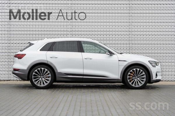 White Audi E-Tron 2020 in Riga, with an engine capacity of 0.00 L and mileage of 70 thousand km for 29900 €, photo 5 on AUTOMOTO.COM.LV