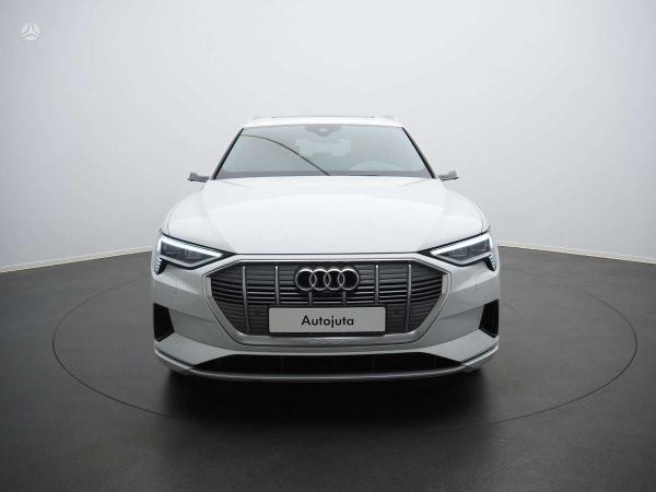 White Audi E-Tron 2020 in Vilnius, with an engine capacity of 0.00 L and mileage of 61 thousand km for 33900 €, photo 2 on AUTOMOTO.COM.LV