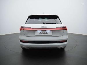 Balts Audi E-Tron 2020 Viļņa, ar dzinēja tilpumu 0.00 L un nobraukumu 61 tūkst. km par 33900 €, foto 5 vietnē AUTOMOTO.COM.LV