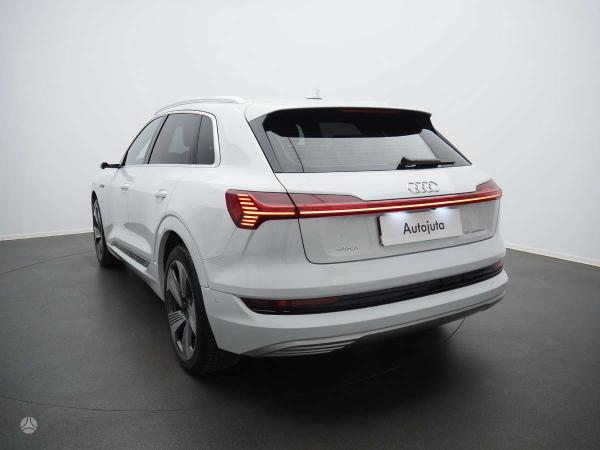 White Audi E-Tron 2020 in Vilnius, with an engine capacity of 0.00 L and mileage of 61 thousand km for 33900 €, photo 6 on AUTOMOTO.COM.LV