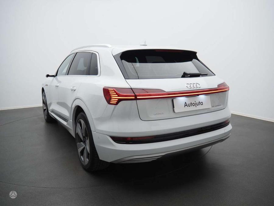 Balts Audi E-Tron 2020 Viļņa, ar dzinēja tilpumu 0.00 L un nobraukumu 61 tūkst. km par 33900 €, foto 6 vietnē AUTOMOTO.COM.LV