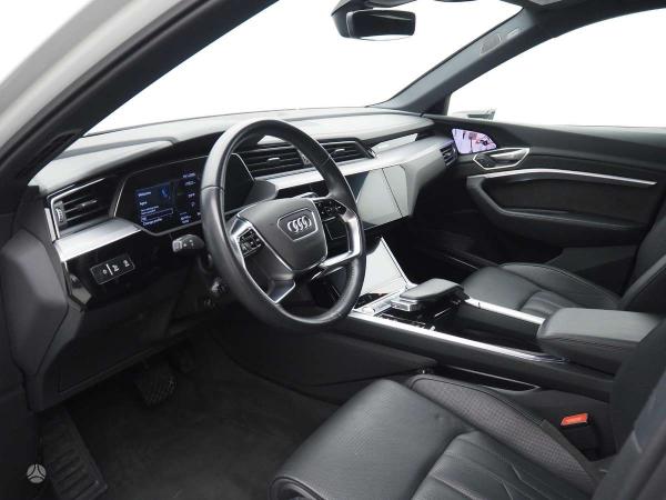 White Audi E-Tron 2020 in Vilnius, with an engine capacity of 0.00 L and mileage of 61 thousand km for 33900 €, photo 10 on AUTOMOTO.COM.LV