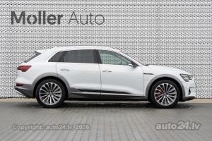 White Audi E-Tron 2020 in Riga, with an engine capacity of 0.10 L and mileage of 70 thousand km for 27900 €, photo 5 on AUTOMOTO.COM.LV