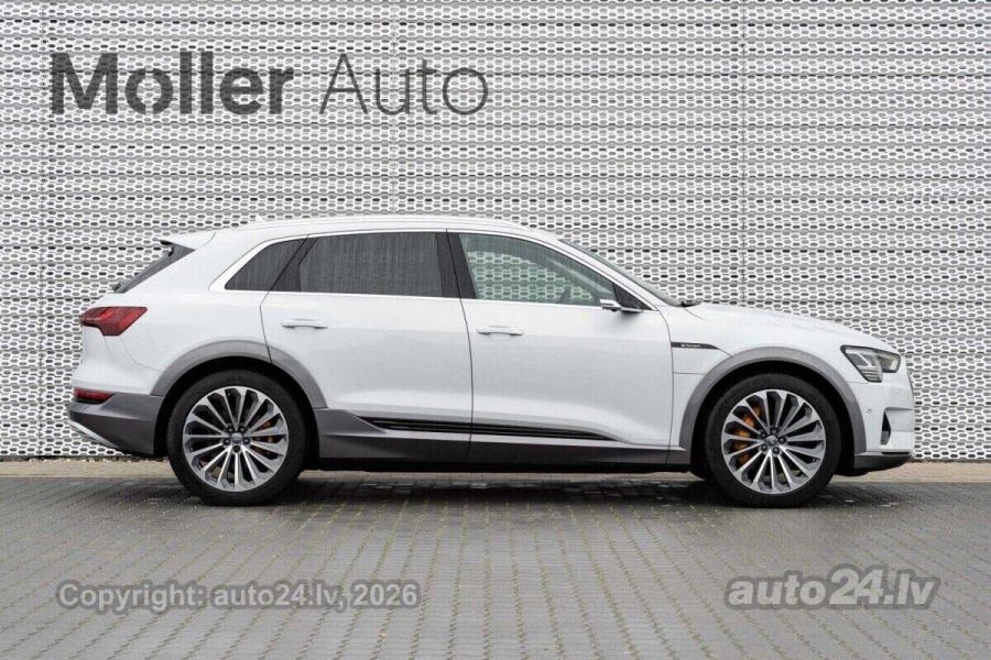 White Audi E-Tron 2020 in Riga, with an engine capacity of 0.10 L and mileage of 70 thousand km for 27900 €, photo 5 on AUTOMOTO.COM.LV