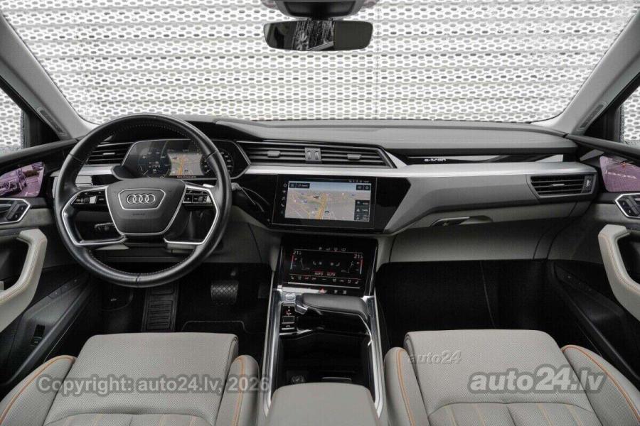 White Audi E-Tron 2020 in Riga, with an engine capacity of 0.10 L and mileage of 70 thousand km for 27900 €, photo 6 on AUTOMOTO.COM.LV