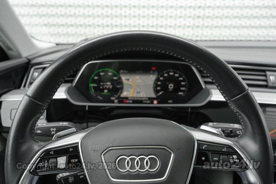 White Audi E-Tron 2020 in Riga, with an engine capacity of 0.10 L and mileage of 70 thousand km for 27900 €, photo 15 on AUTOMOTO.COM.LV