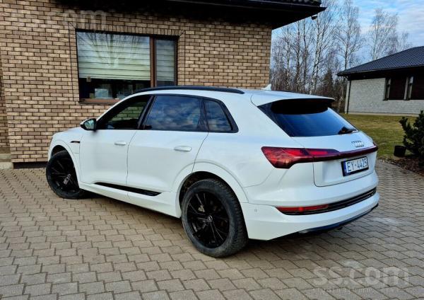 White Audi E-Tron 2020 in Riga, with an engine capacity of 0.00 L and mileage of 132 thousand km for 28000 €, photo 2 on AUTOMOTO.COM.LV