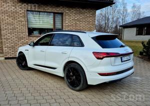 White Audi E-Tron 2020 in Riga, with an engine capacity of 0.00 L and mileage of 132 thousand km for 28000 €, photo 2 on AUTOMOTO.COM.LV