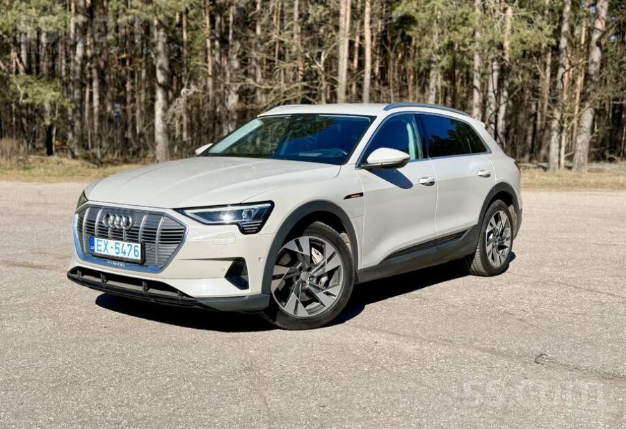 White Audi E-Tron 2020 in Jurmala, with an engine capacity of 0.00 L and mileage of 160 thousand km for 24900 €, photo 1 on AUTOMOTO.COM.LV
