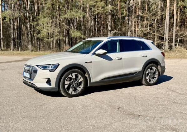 Balts Audi E-Tron 2020 Jūrmala, ar dzinēja tilpumu 0.00 L un nobraukumu 160 tūkst. km par 24900 €, foto 7 vietnē AUTOMOTO.COM.LV